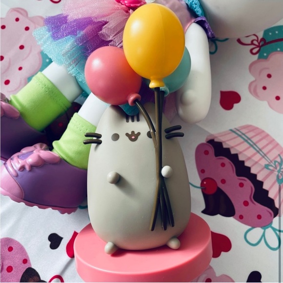 Pusheen | Accents | Pusheen With Balloons Figure | Poshmark